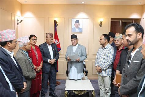 बझाङ भूकम्प प्रभावितलाई राहत माग गर्दै प्रधानमन्त्रीलाई बुझाइयो ज्ञापन