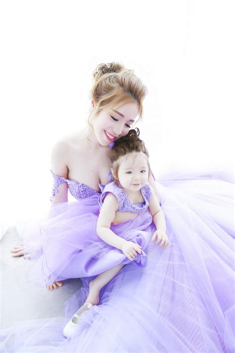 Bộ ảnh đong đầy Tình Cảm Của Elly Trần Và Con Gái