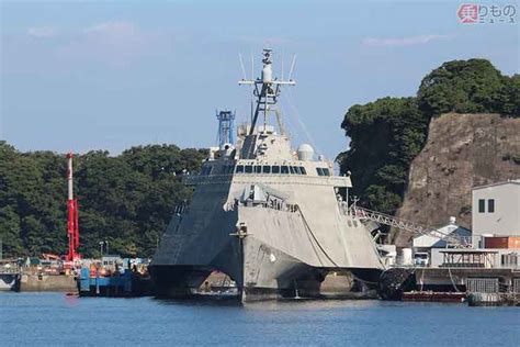 画像ギャラリー レアすぎ！ 米海軍艦「ズムウォルト」初の来日 横須賀で並んだ異形の軍艦ツートップ 乗りものニュース
