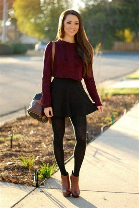 Blouse Rouge Avec Une Courte Jupe Noire Cute Outfits Cute Fall