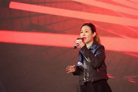 中国好声音萱萱戴潆萱萱萱好声音冰大山谷图库
