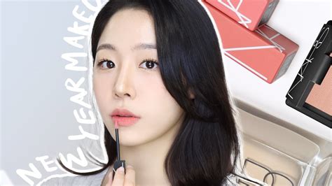 뉴~이어 메이크업 도자기 광 파데 생기 블러셔 봄웜 립추천💕 Youtube