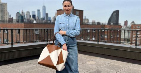How To Wear Denim Maxi Skirt Style And Outfit Ideas