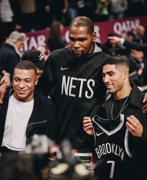 أشرف حكيمي وكيليان مبابي في إجازة وحضور لافت في الـnba Et بالعربي