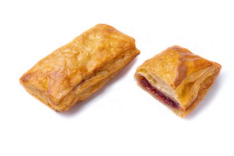 흰 접시에 딸기 잼을 곁들인 퍼프 롤빵 클로즈업 전체 및 단면 충전 수평 방향 0명에 대한 스톡 사진 및 기타 이미지 0명 건강한 생활방식 과일 Istock