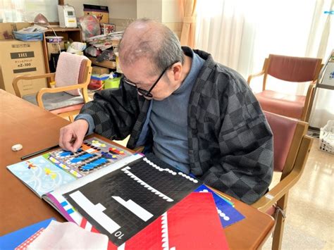 みんなの家・上福岡 『虹色の魚（ちぎり絵）完成！ 他、個人レクとボール投げ』｜スタッフブログ｜alsok介護株式会社