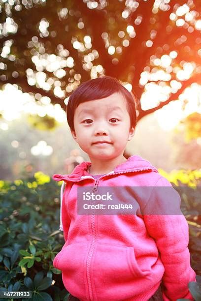귀여운 아시아판 어린이 공원 2 3 살에 대한 스톡 사진 및 기타 이미지 2 3 살 공원 귀여운 Istock