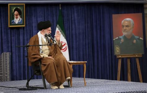 مهمانان خاص و متفاوت رهبر انقلاب در حسینیه امام خمینی تصاویر