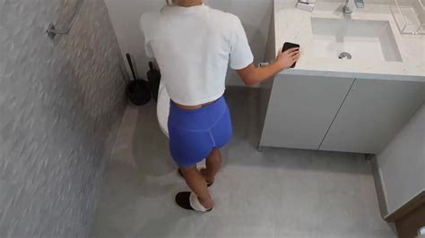 15 Yter Pees On Toilet Spider Prank