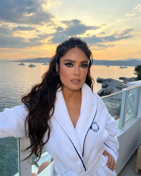 Salma Hayek Booty 222 Blacksportsonline