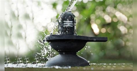 ये है शिवलिंग पर जल चढ़ाने की सही विधि प्रसन्‍न होंगे भोलेनाथ पूरी