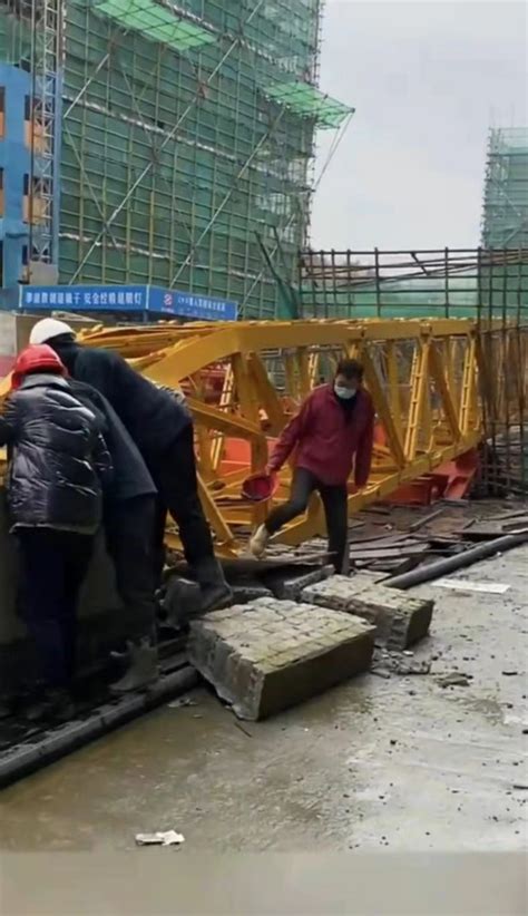 突发浙江宁波一在建工地塔吊发生倒塌事故 知乎