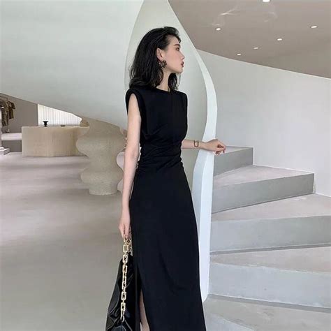 《新流行》高級感赫本風連衣裙 洋裝 連身裙2022新款女一字肩開叉無袖黑色長裙設計感小眾通勤風清新脫俗女裝 露天市集 全台最大的網路購物市集
