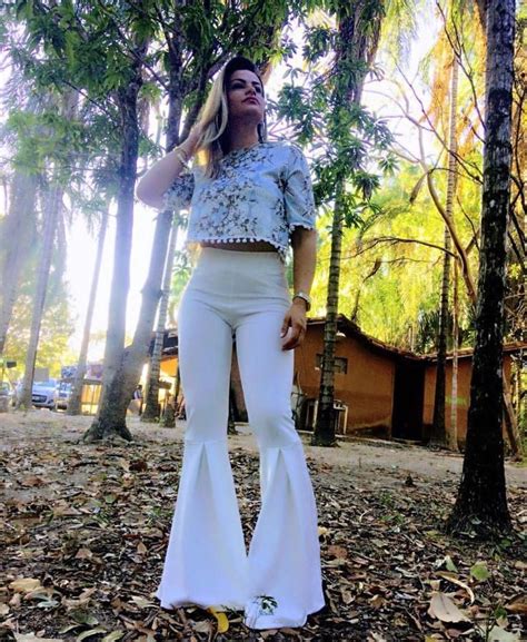 Pin By Hulda Vanegas On Moda White Flares White Flared Jeans Women Wear