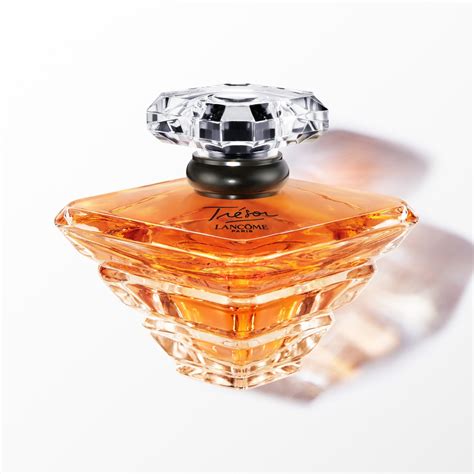 Lancôme Trésor Eau De Parfum Rose Apricot Peach And Leather Perfume