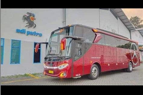 Foto Perbedaan Bus Single Glass Adiputro Dengan Model Double Glass
