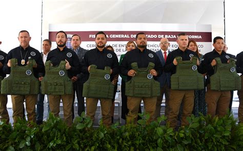 Entrega Fiscal General Ma Elena Andrade equipo táctico uniformes y
