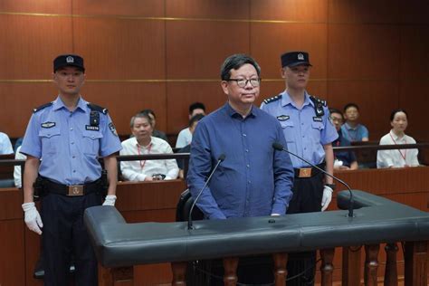 上海二中院一审公开开庭审理上实集团原总裁周军贪污、受贿案澎湃号·政务澎湃新闻 The Paper