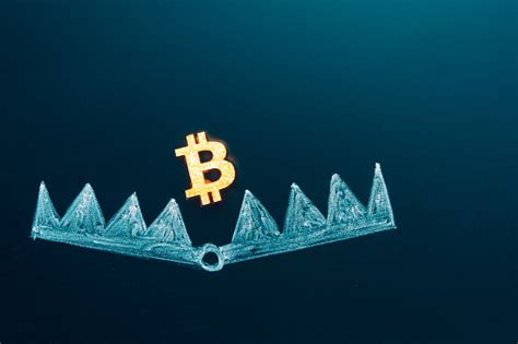 갇힌 개념 미끼로 비트 코인 곰 함정에 암호 화폐 투자 위험 또는 돈 함정 비즈니스 사기 및 부정 행위 또는 재정적 함정 및 실수 개념 사기에 대한 스톡 사진 및 기타