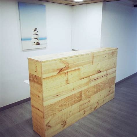 Mostrador Para Local Comercial En Barcelona De Madera De Pino Natural A