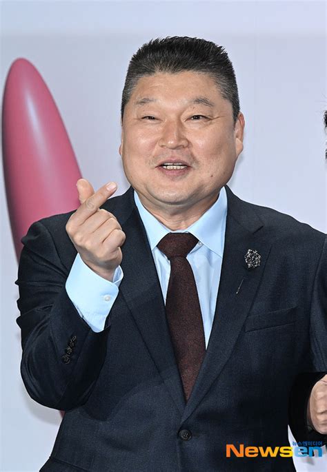 강호동 호탕한 하트 [포토엔hd] 손에 잡히는 뉴스 눈에 보이는 뉴스 뉴스엔