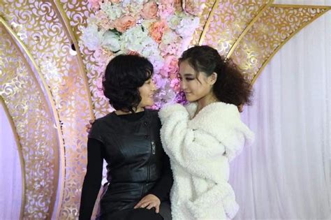 Дуучин В Баттулгын эхнэр Б Дуулим охины ээж ТАС МН