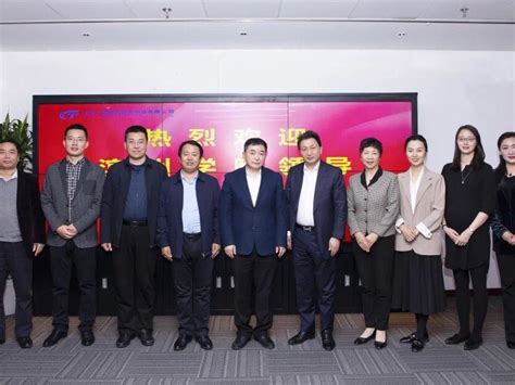 焦殿成董事长在活动现场一番琴颈 站酷zcool