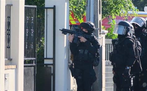 Attaque sur les Champs Elysées perquisition et arrestations en Essonne Le Parisien