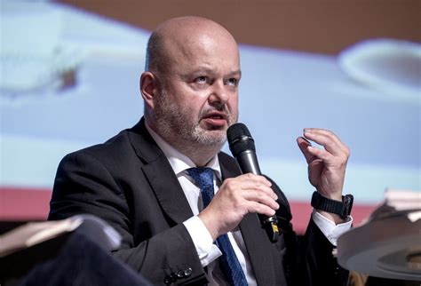 Pecina A Investoři Mohou Převzít Liberty Součástí Plánu Je Postupný Prodej Poloviny Areálu