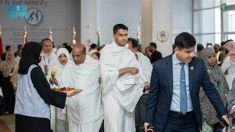 وصول أولى رحلات طريق مكة من بنجلاديش إلى المملكة
