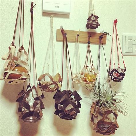 ハンドメイドとプラントハンガーとレザープラントハンガーのインテリア実例 Leather Items Macrame Plant Hanger