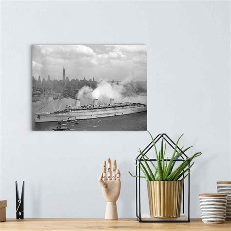 Rms Queen Mary Arriving In New York Harbor During World War Ii Wall Art