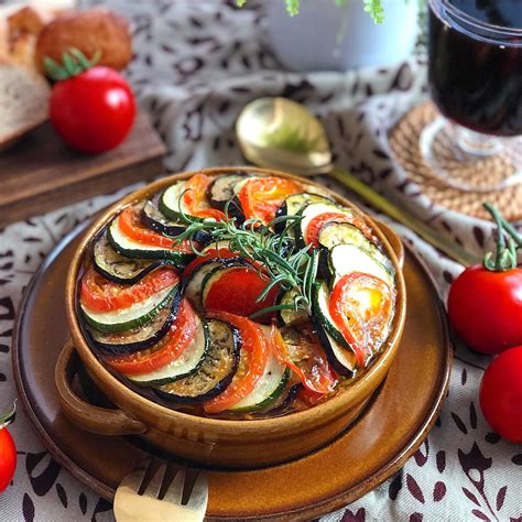 スパニッシュオムレツに合う献立レシピまとめ。スープやおかず・副菜などをご紹介 Folk