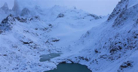 가루 감기 겨울 겨울 동화나라 경치 경치가 좋은 고요한 꼭대기 남 아메리카 남아메리카 높은 눈 눈 덮인 배경 눈 덮인 산 눈 덮힌 땅 눈 덮힌 산