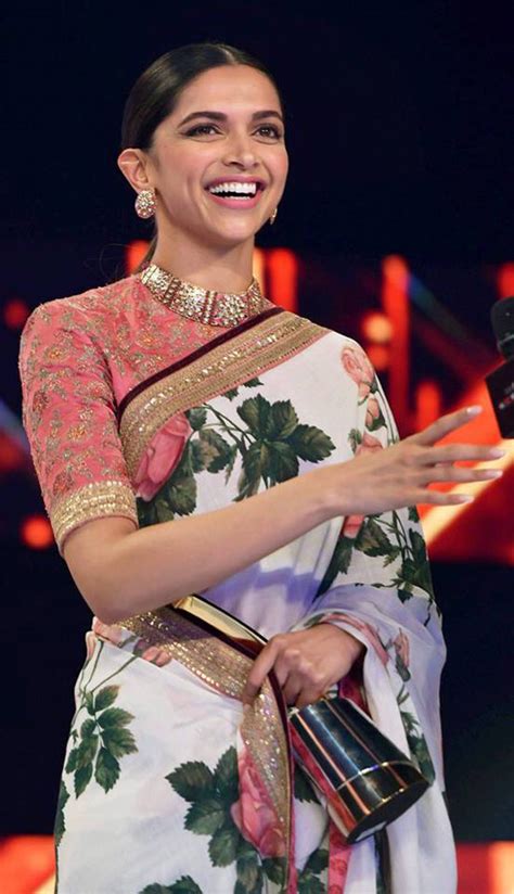 Wow Deepika Padukone Honoured With Entertainment Leader Of The Year