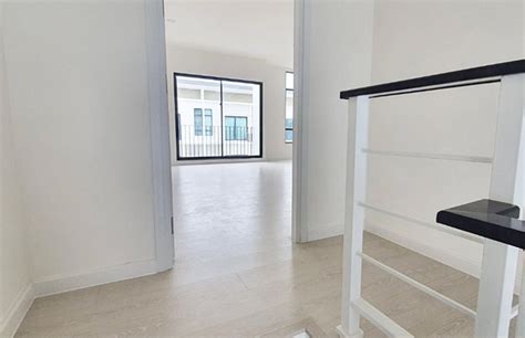 For Rent ให้เช่าทาวน์โฮม 3 ชั้น สภาพใหม่มาก หมู่บ้านพาทิโอ ศรีนครินทร์