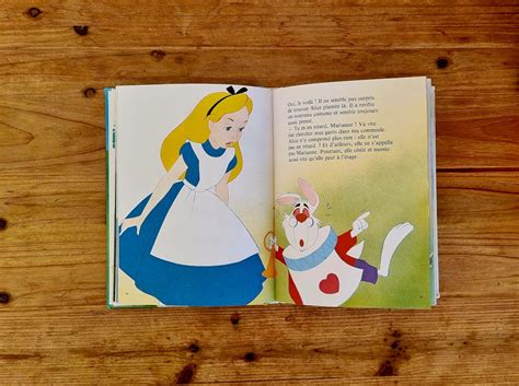Livre Alice Au Pays Des Merveilles De Walt Disney