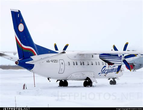 File:Antonov An-140-100, Yakutia Airlines JP6797804.jpg - Wikimedia Commons