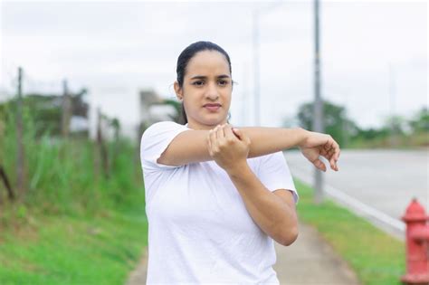 11 Best Exercises For Tennis Elbow Patients For Fast Recovery