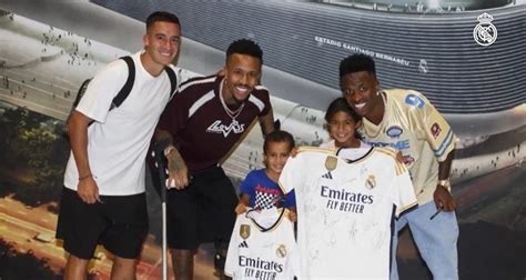 Criança Vítima De Racismo Por Usar Camisa De Vini Jr Conhece Craque