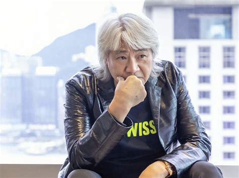 香港知名男星低调再婚，满头白发出镜受访，五年还清超两百万赌债腾讯新闻