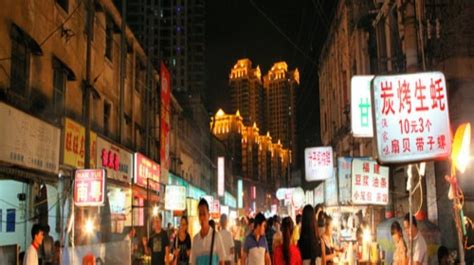 南宁夜市美食街南宁美食街南宁中山路美食街大山谷图库