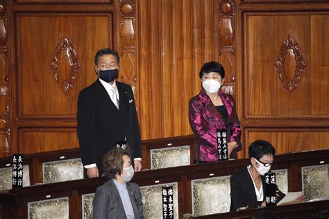 福島みずほ 参議院議員 社民党党首 On Twitter 今日25年永年在職議員表彰を受けた本会議の写真です。福山哲郎さん、桜井充さん