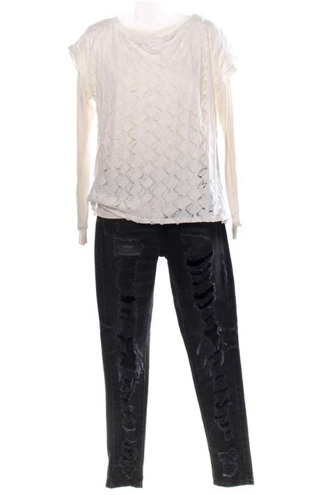 Sharp Objects Alice Sydney Sweeney Production Worn Shirt Set And Pants