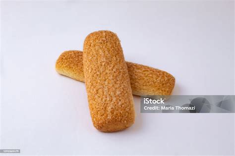 흰색 배경에 고립 된 두 개의 레이디 핑거 또는 샴페인 비스킷 0명에 대한 스톡 사진 및 기타 이미지 0명 갈색 건강한