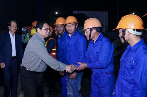 Thủ Tướng Khảo Sát Khu Công Nghiệp Dự án Nhà ở Công Nhân Tại Quảng Ninh