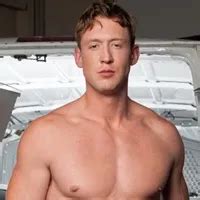 ADULT TIME muskulöse stiefvater lawson james kollegen pierce paris ficken stiefsohn zusammen