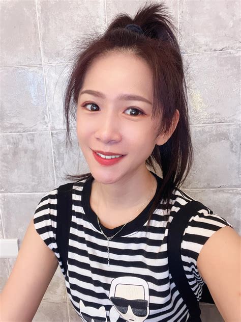 40歲的阿姨把頭髮染黑後 應該年輕10來歲～ 稱讚我一下🤣🤣🤣