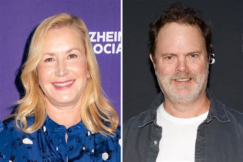 Tv Spouses Angela Kinsey And Rainn Wilson Play Tennis Together