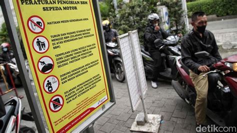 Pertamax Cs Turun Antrean Di Spbu Mengular